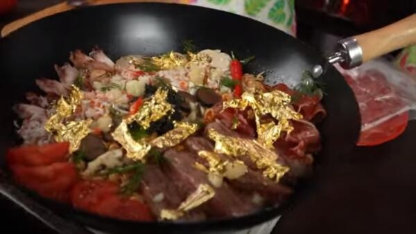 러시아 블로거, 팔도 도시락 기반 '金라면' 선보여…'구독자 240만명'