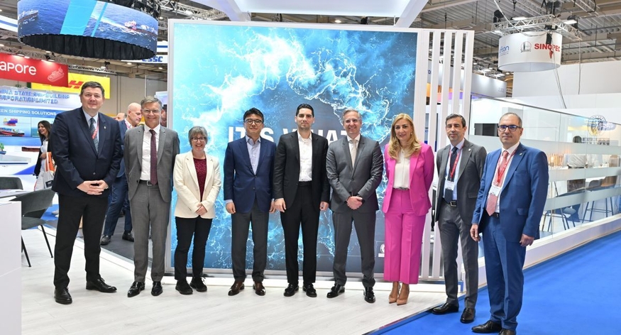 한화오션, 그리스 선사 나프토마와 '세계 최대 VLAC' 공동 개발